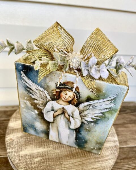 How to Create a Christmas Angel Canvas with Napkin Art | Miss Tracy Creates
